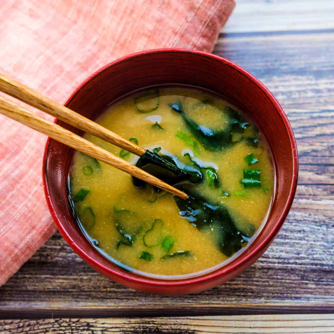 Seaweed Wakame Miso Soup | 4 Minutes